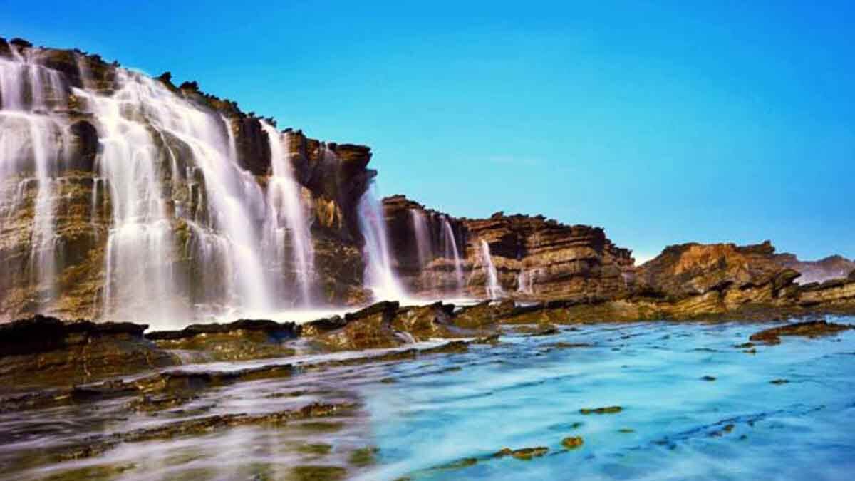 √ Pantai Sawarna 🏖️ Rute, Alamat, Harga Tiket Masuk, dan Penginapan